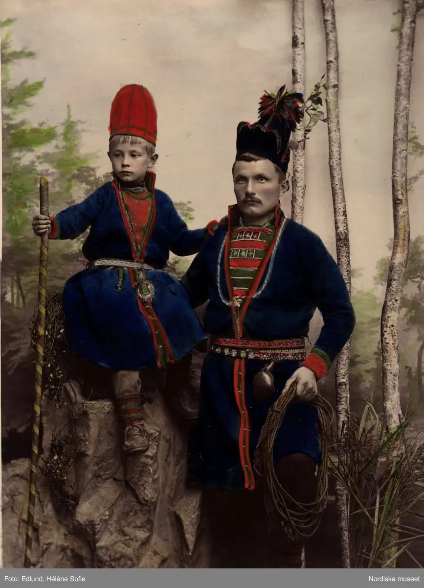 Porträtt av samisk man med son. Nejla och Mattias Åren, Frostviken ...