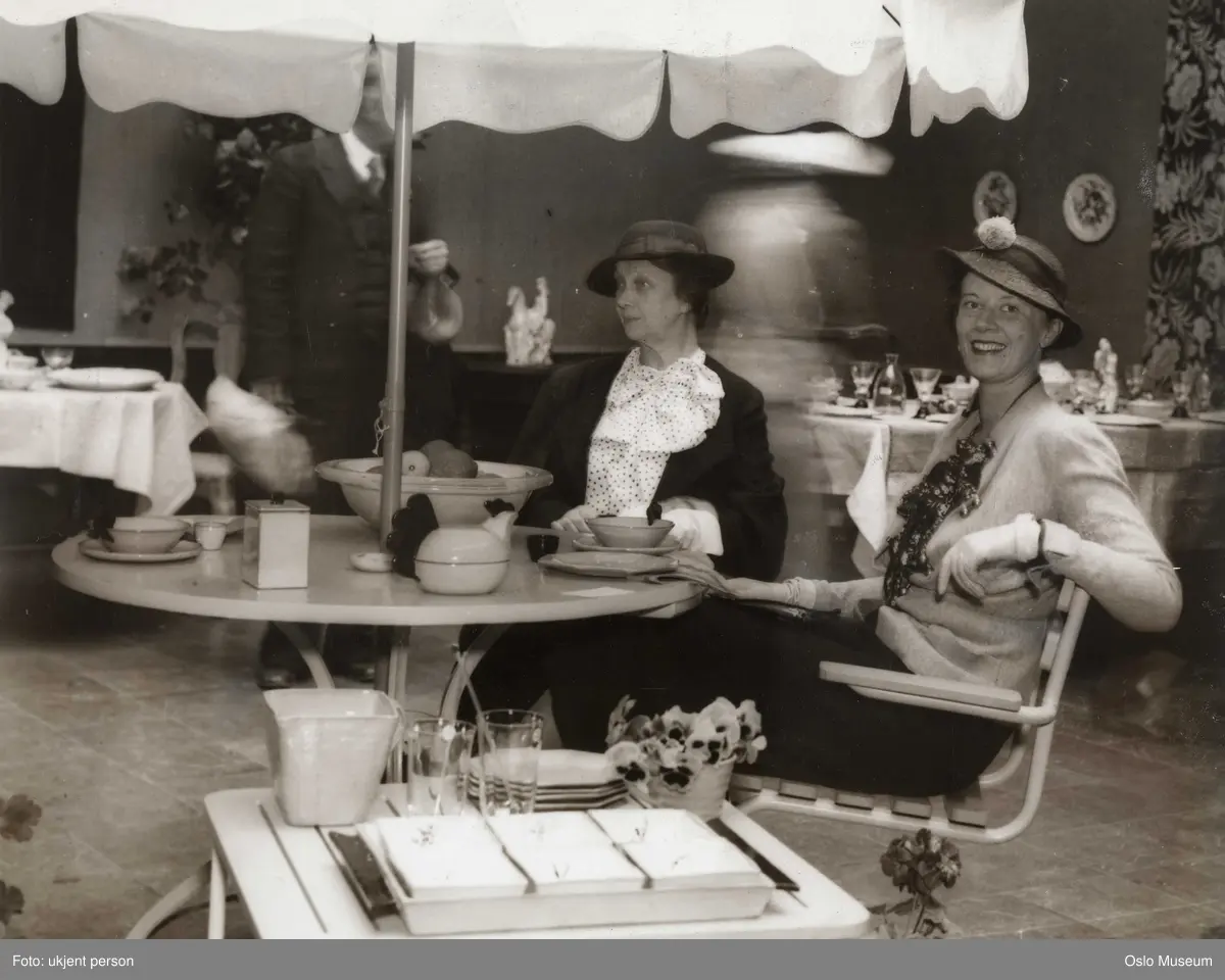 Lilly Scheel og Lalla Hvalstad. - Oslo Museum / DigitaltMuseum