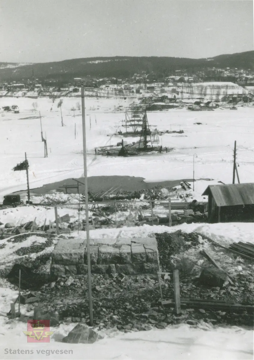 Vingnesbrua på Lillehammer under oppbygging i perioden 1930-1934 ...