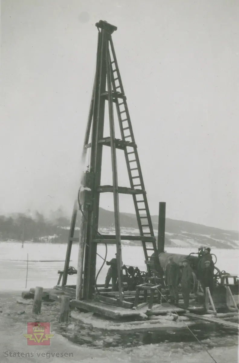 Vingnesbrua på Lillehammer under oppbygging i perioden 1930-1934 ...