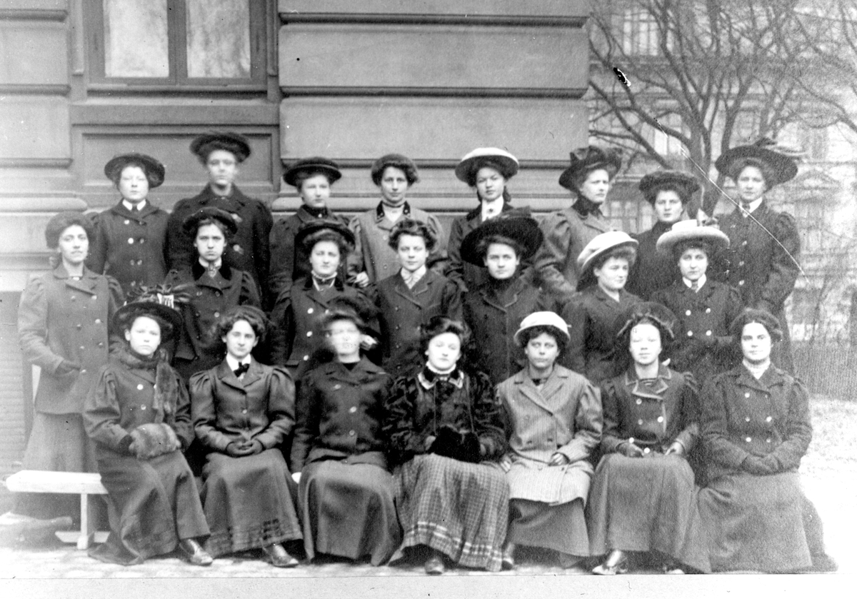 Halmstads Elementarläroverk för Kvinnlig Ungdom - Hallands Konstmuseum ...