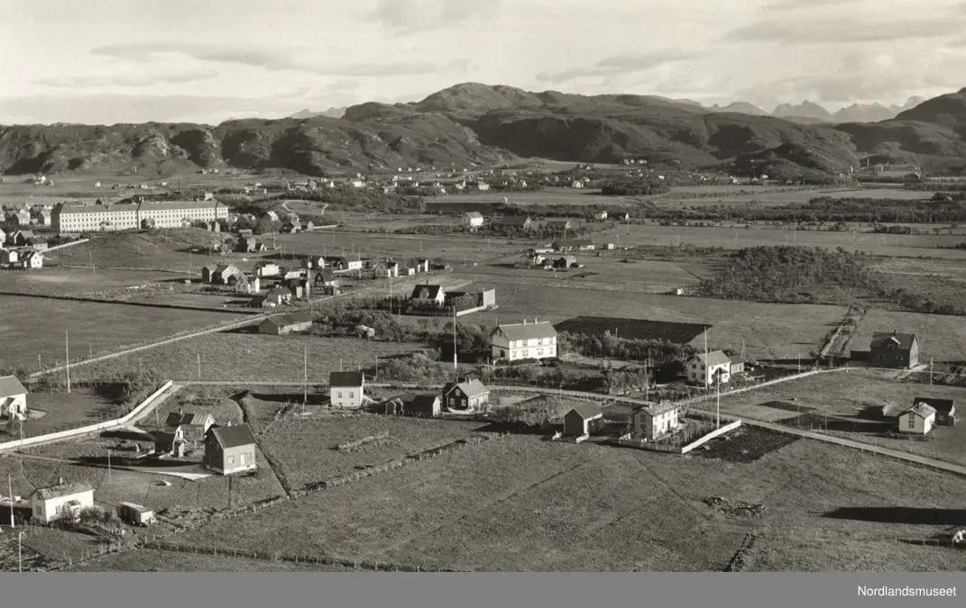 Postkort. Bilde fra Bodøhalvøya mot Rønvik. Området sør for sykehuset ...