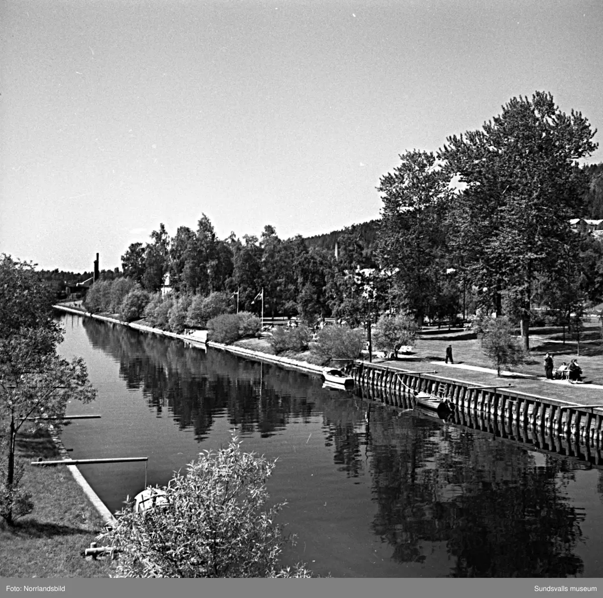 En grupp bilder från Selångersån vid Storbron. Badhusparken, GA-kyrkan ...