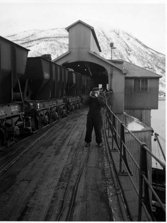 LKAB Malmvogner Mas. på provisorisk malmkai. Fotografering. -#N# Museum ...