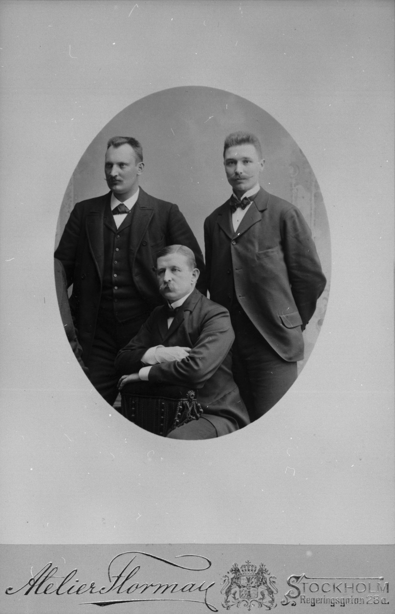 Porträtt av de tre polarexpeditionsfarana år 1897. Fr.v. Knut Fraenkel ...