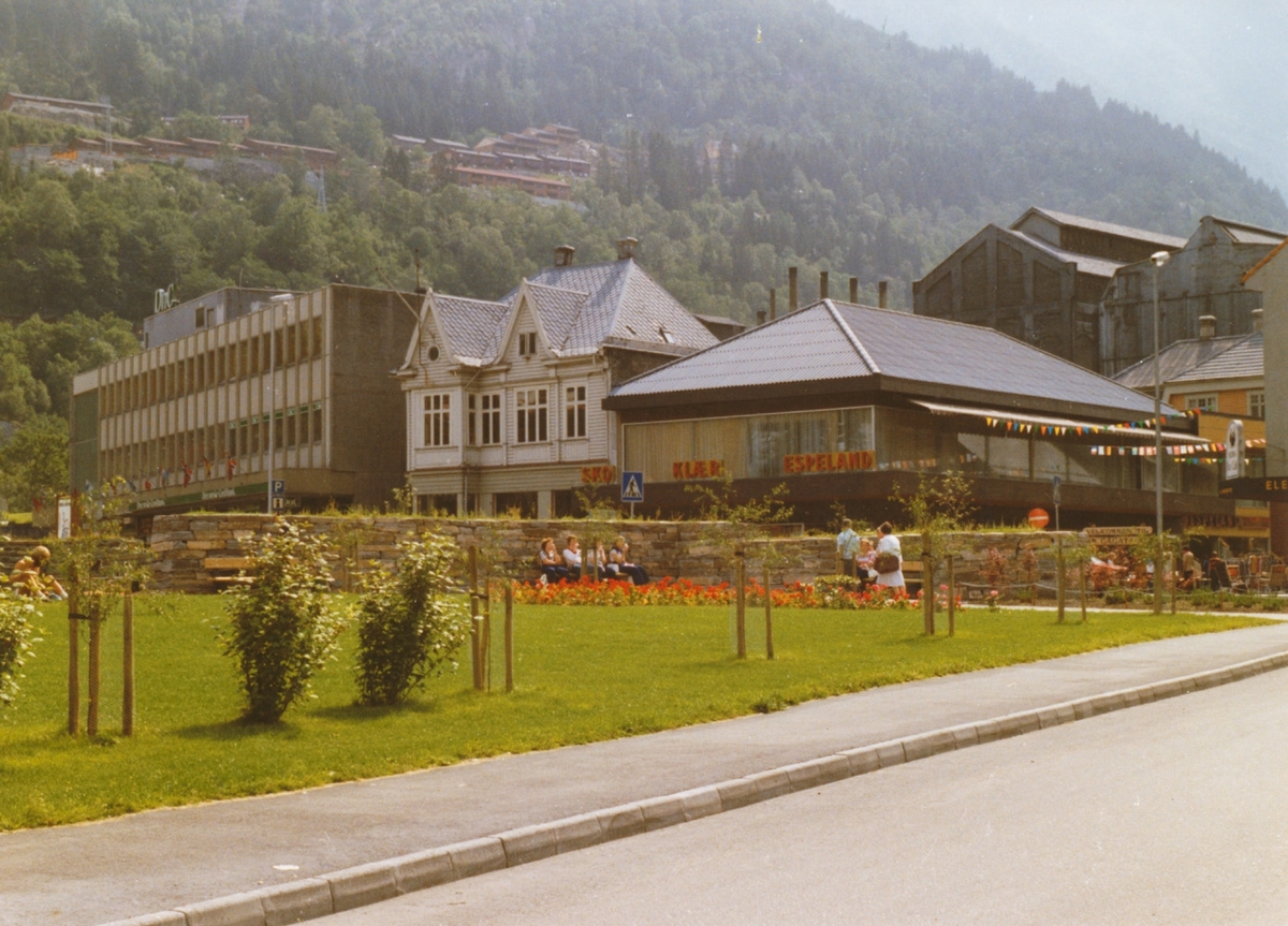 Odda sentrum med delar av Almerkeparken - Kraftmuseet / DigitaltMuseum