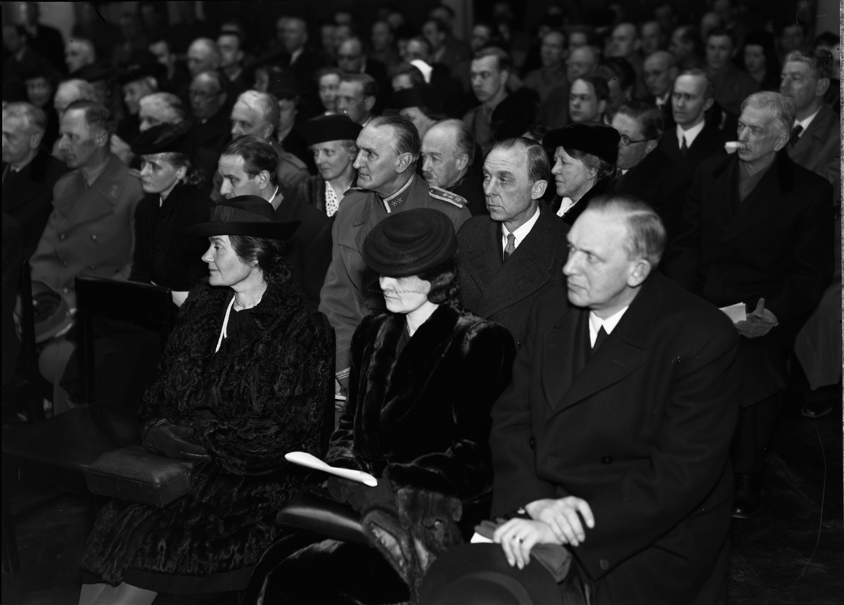 "Återinvigning av bibliotek och manskapsmäss på I. 8. Högtidsdag på ...