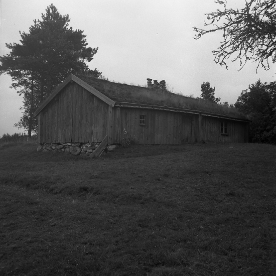 Möjligen ett torp med gräs på taket? - Kulturparken Småland / Smålands ...