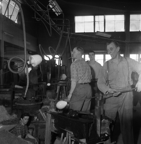 Pukebergs glasbruk. Gunnar Sjöbäcks verkstad. Tillverkning av ...