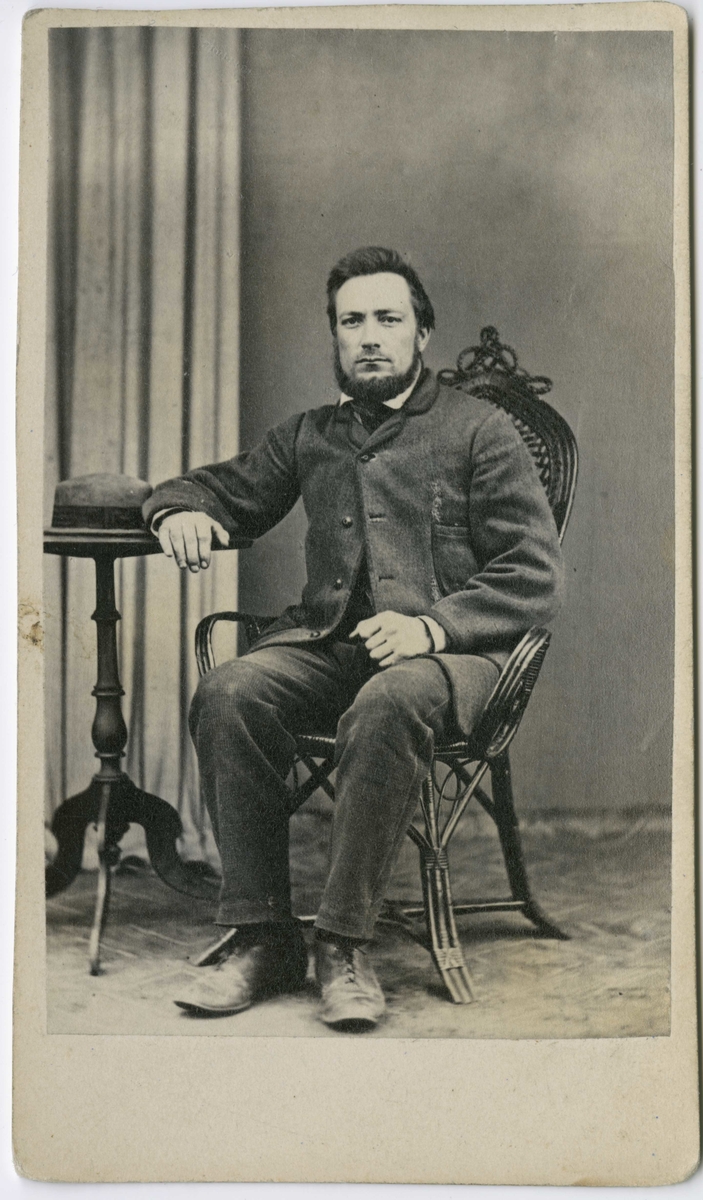 Fangeportrett. Torger Jacobsen, arrestert i Drammen i 1867, innsatt i ...