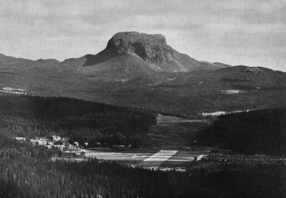 Hattfjelldal med Hatten i bakgrunnen, oversikt. - Helgeland Museum ...