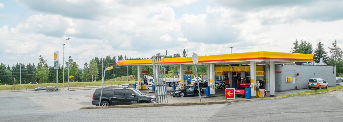 Shell bensinstasjon Prestmoen Kløfta Ullensaker. På sydgående side av ...