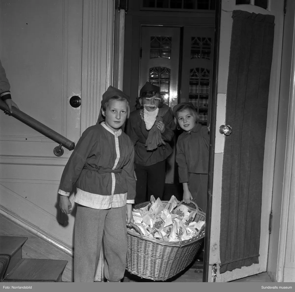 Söndagsskolebarnens julfest på församlingshemmet i Sundsvall. Här pågår ...