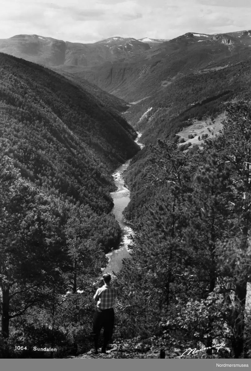 Sunndalen med elva Driva. postkort Normann. Arkivskaper er trolig ...