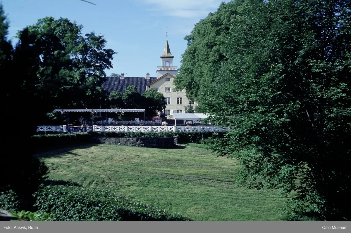 Frognerparken kafé og Frogner hovedgård. - Oslo Museum / DigitaltMuseum