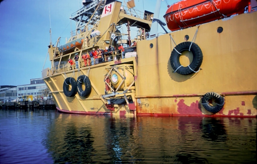 Dette er Seaway Hawk som er i ferd med å sjøsette dykkernes ...