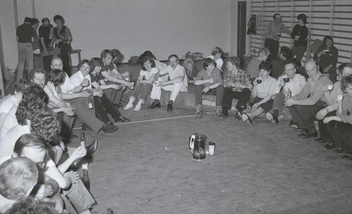 Trysil-Knut dans og spelmannslag. Hallingdans, felespill, dans og lek ...