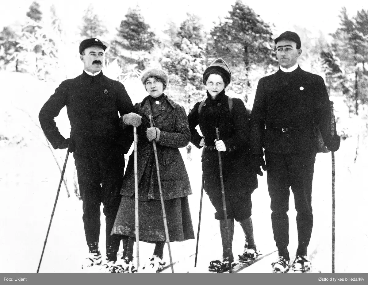 Skiløpere, Erik Sandvik og Otilie Sandvik, Margrethe Strømsøe og Kr ...