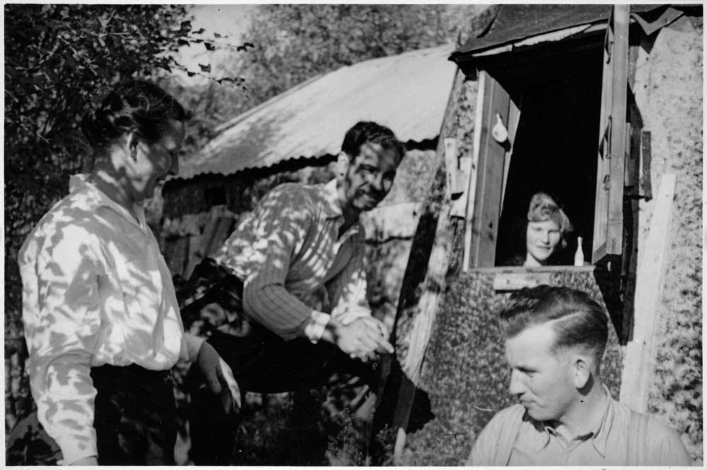 Hos Njarka i Sørvassdalen. Eli Njarka i vinduet. - Helgeland Museum ...