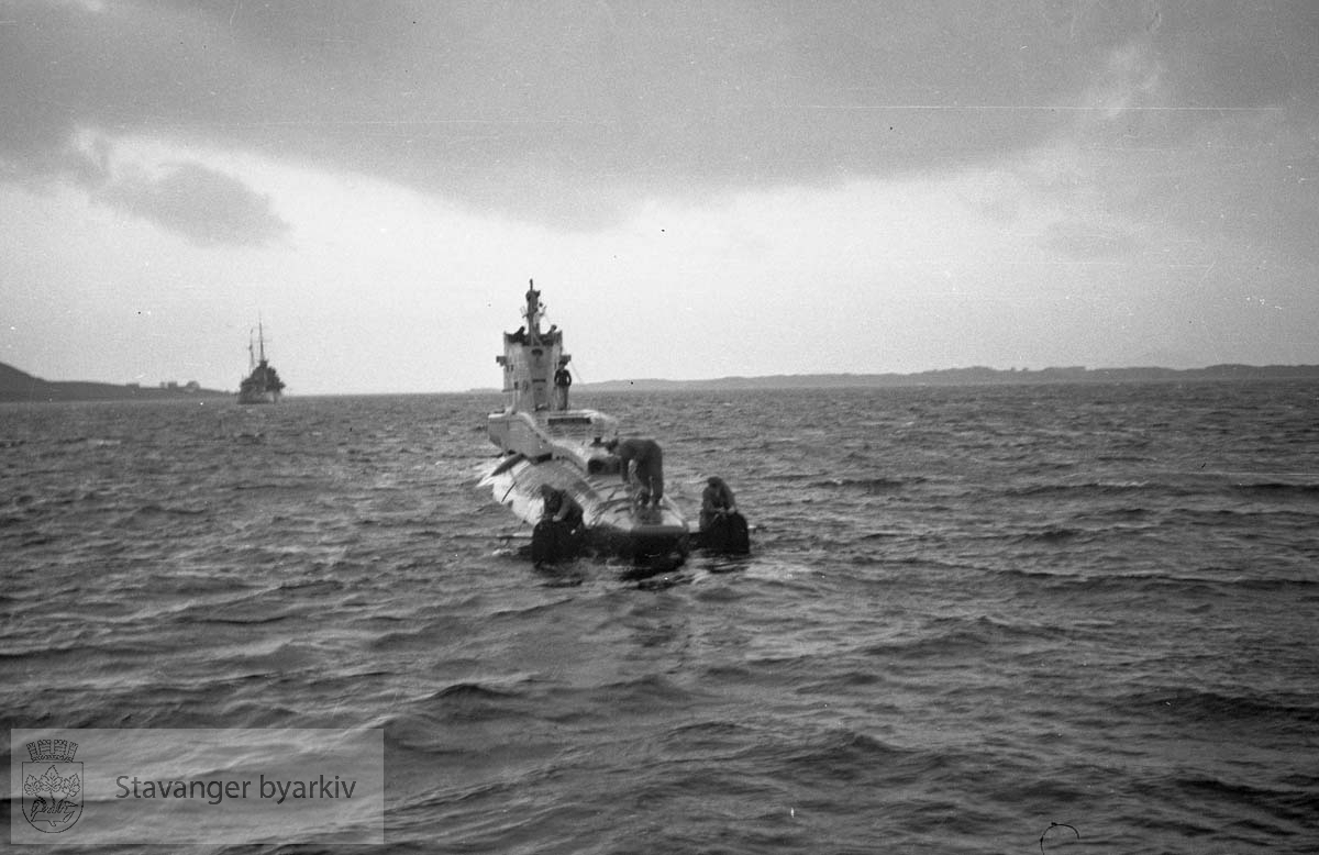 Den britiske u-båten HMS "Triad" skadet i Mastrafjorden - Stavanger ...