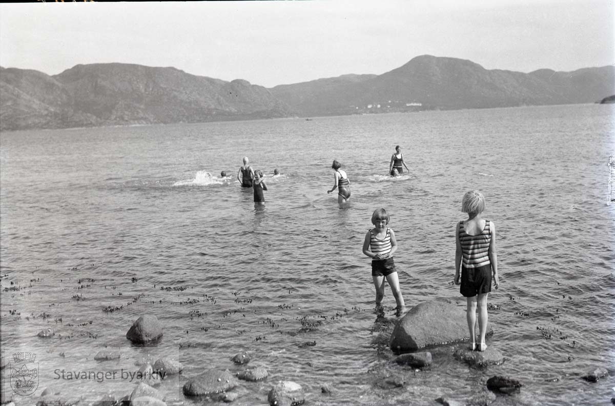 Bading i Gandsfjorden på Hinna. - Stavanger byarkiv / DigitaltMuseum