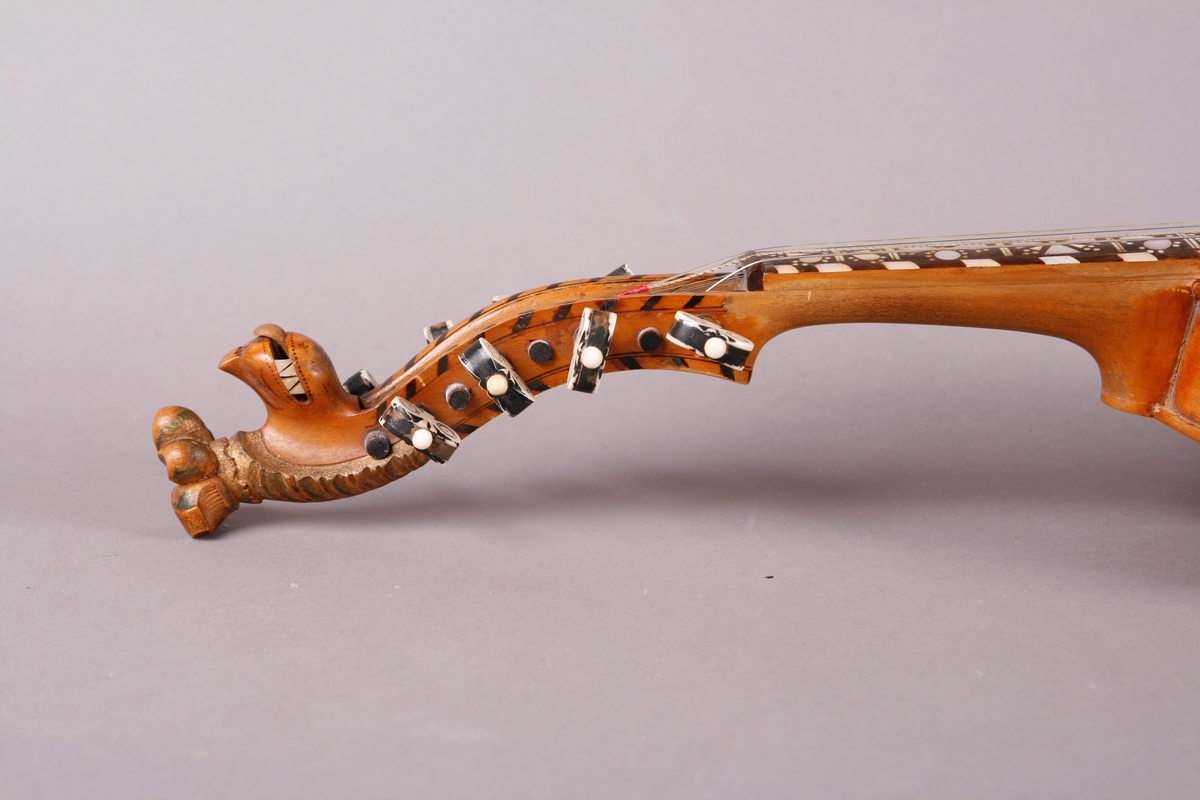 Hardingfele - Ringve Musikkmuseum / DigitaltMuseum