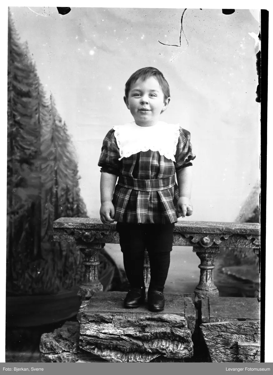 Portrett av Finn Wessel von Porat. - Levanger Fotomuseum / DigitaltMuseum