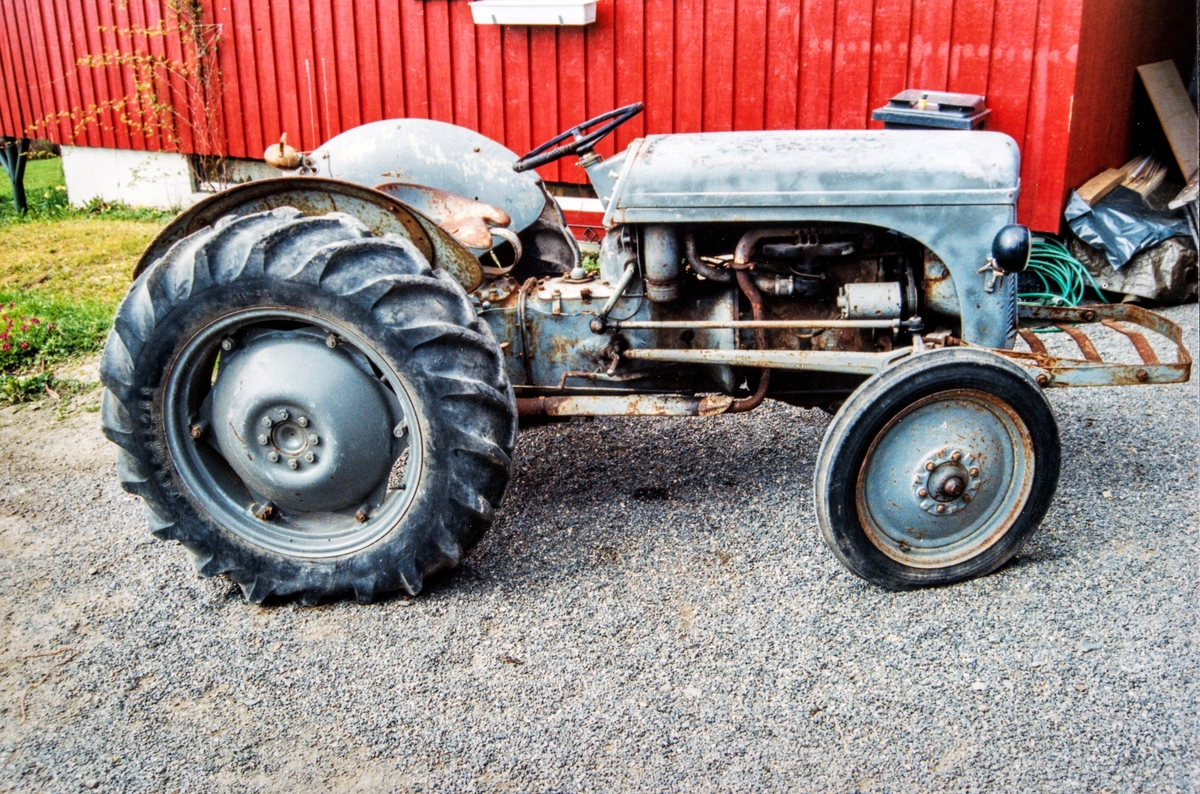 Traktor, Ferguson 1947 modell. Dette er den første traktoren på ...