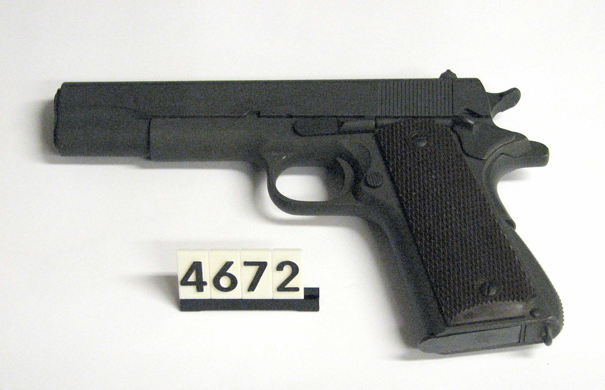 Pistol .45 ACP Colt M1911A1 - Forsvarets museer / DigitaltMuseum