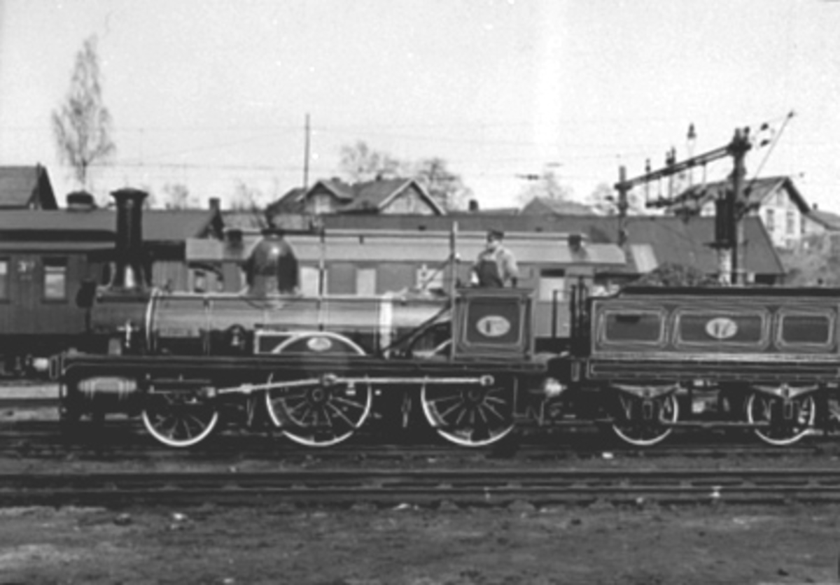 HAMAR STASJON, LOKOMOTIVET CAROLINE NR. 17, RESTAURERT - Anno ...