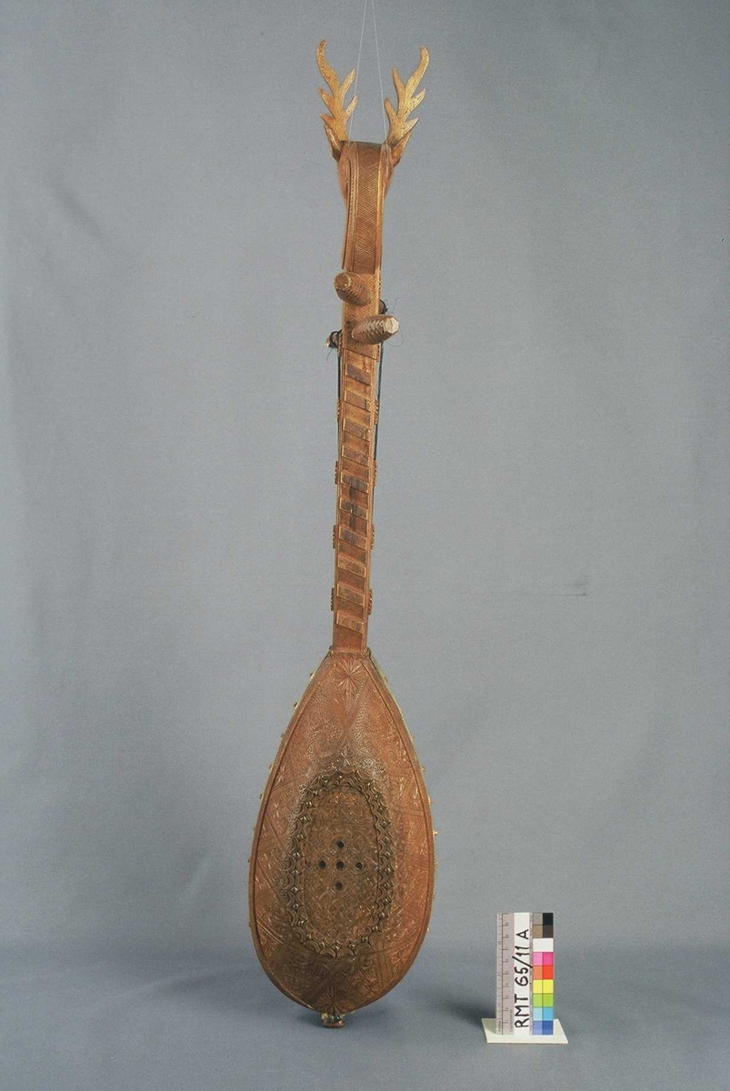 Gusle - Ringve Musikkmuseum / DigitaltMuseum