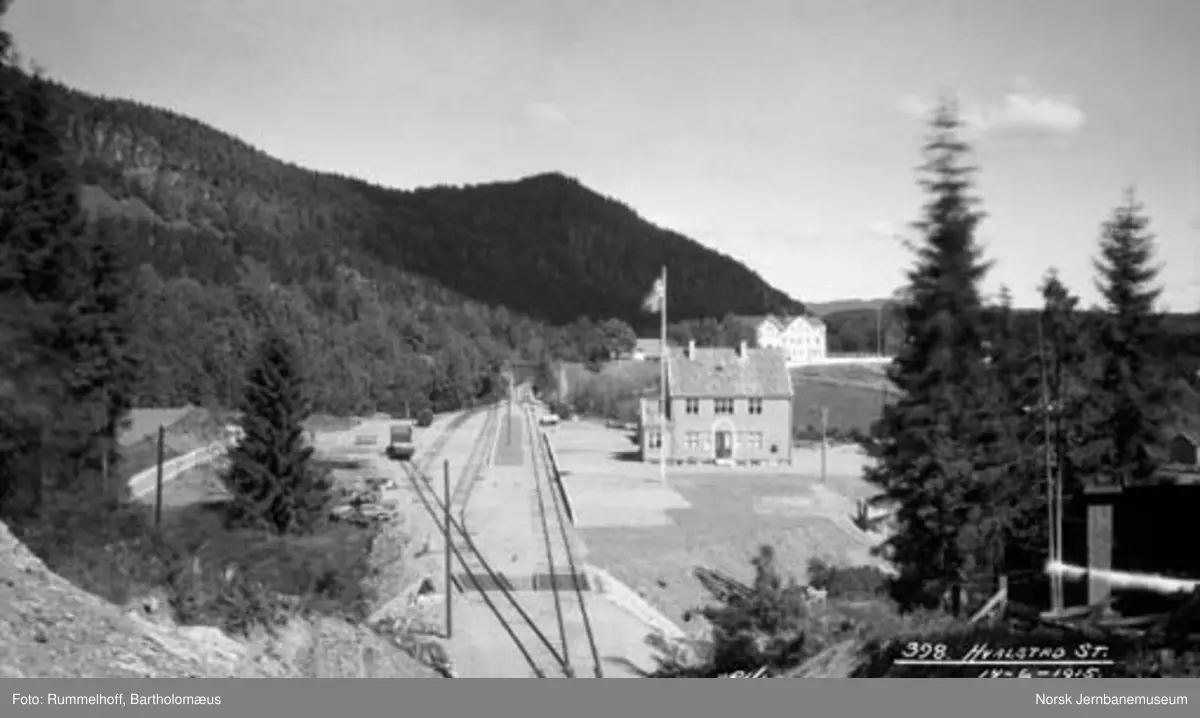 Hvalstad (nye) stasjon - Norsk Jernbanemuseum / DigitaltMuseum