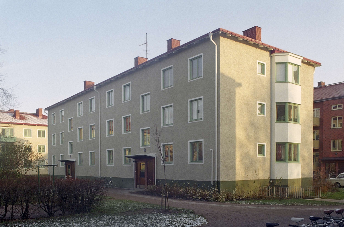 Flerbostadshus i kvarteret Astolf, Luthagen, Uppsala 1992 ...