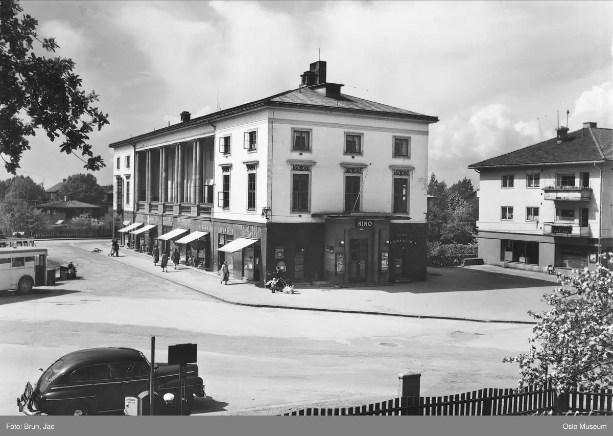Drosjeholdeplassen på John Colletts plass. - Oslo Museum / DigitaltMuseum