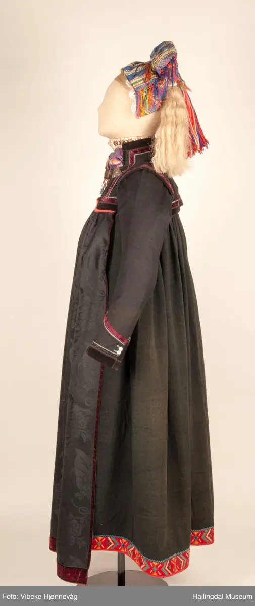 Bunad - Hallingdal Museum / DigitaltMuseum