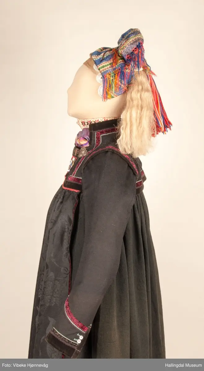 Bunad - Hallingdal Museum / DigitaltMuseum