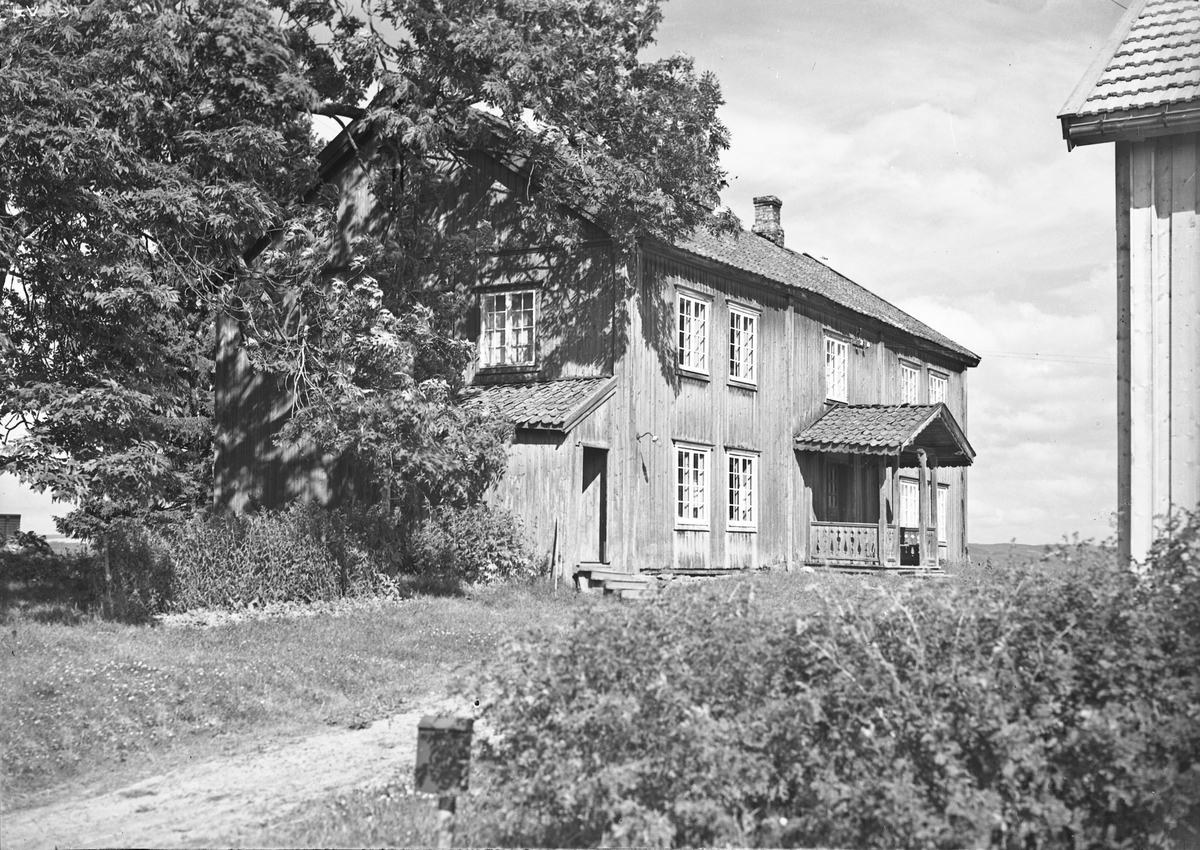 Hus. 25.04.2013: Dette er Elstad gård i Eidsvoll. Skrevet av: Trond ...