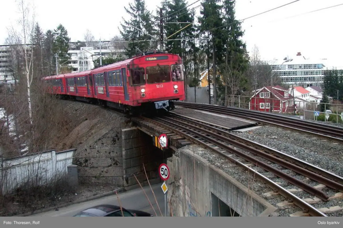 Oslo Sporveier. Kolsåsbanen. T-banevogn 1333, serie T6, i tog på linje ...