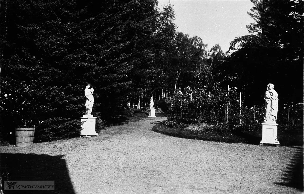 Villa Retiro. (Om Retiro sjå "Hederskrift til Nils Parelius" Molde 1982 ...