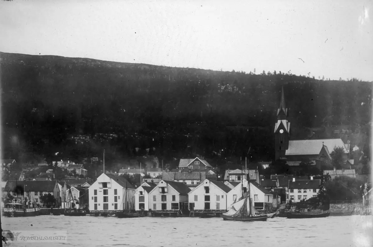 Molde by sett fra sør., "Gamle Molde".Molde by sett fra fjorden ...