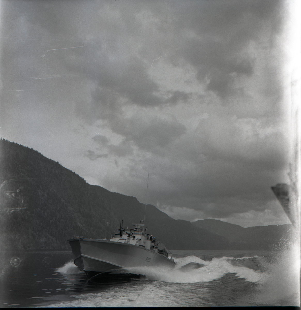 Samlefoto: Elco-klasse MTB-er gjennom Bandak-kanalen i juli 1953. Full ...